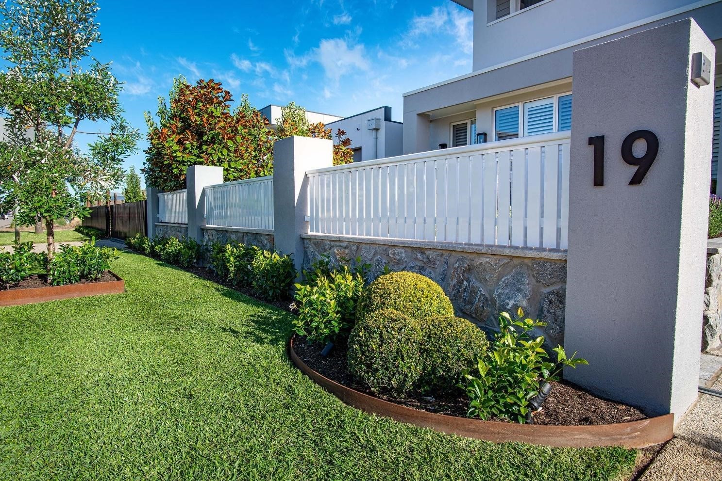 14 Common Landscape Design Mistakes | Foliage Landscaping